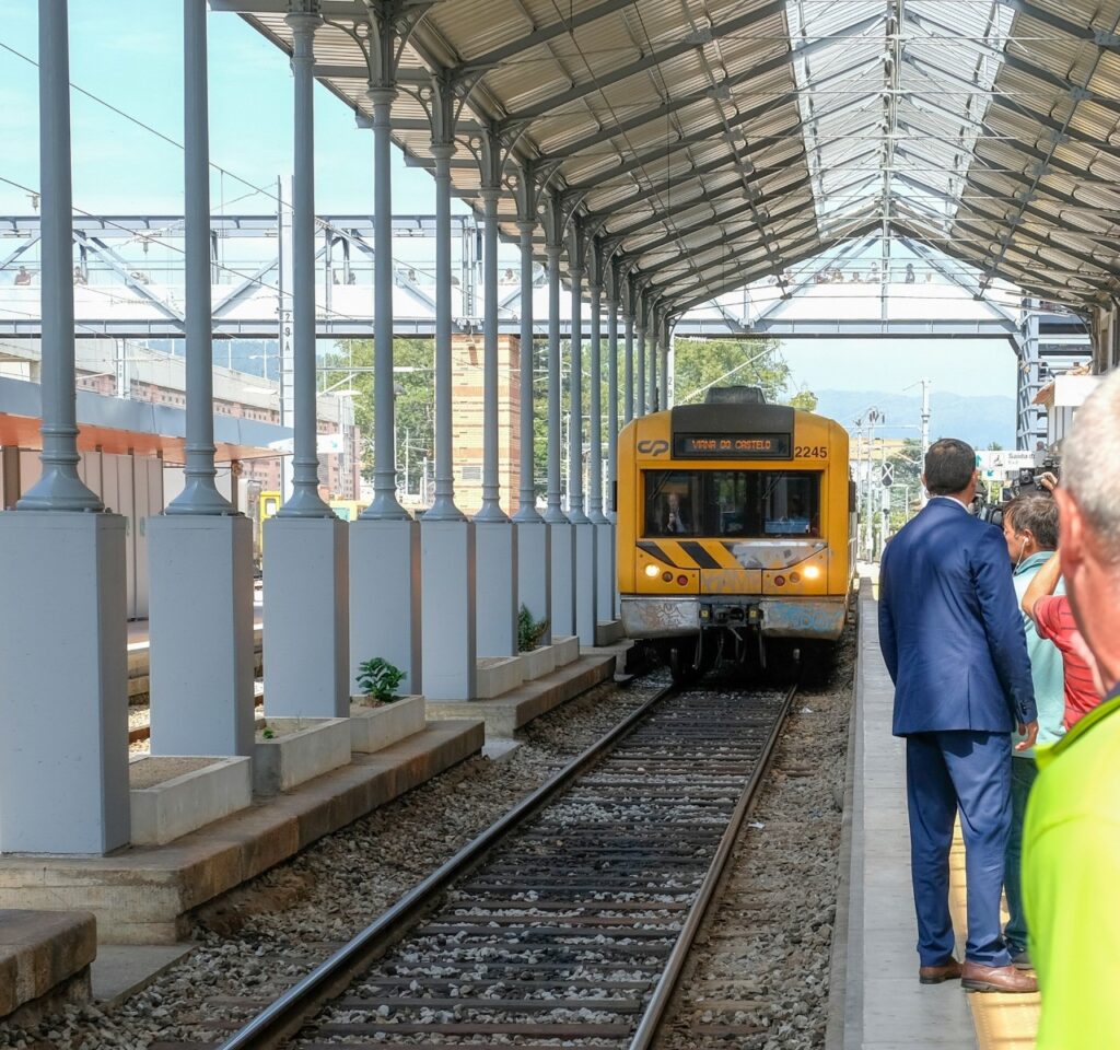 Obras em Espanha obrigam a transbordo rodoviário no comboio Celta até ...